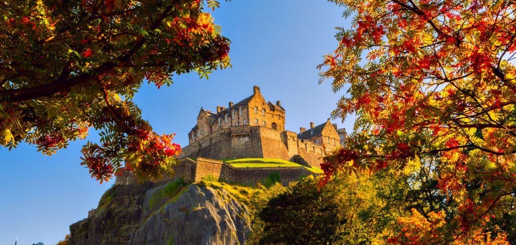 Discovering Scotland & Ireland in the Fall – Journeys by Van Dyke